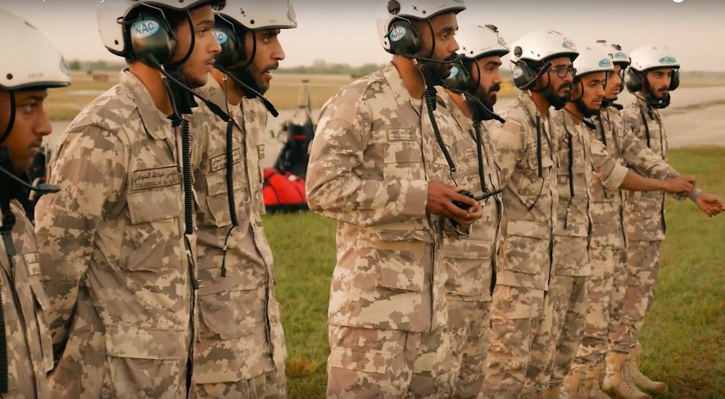 El Qatar Army Paramotor Team. | Volarenparamotor.com